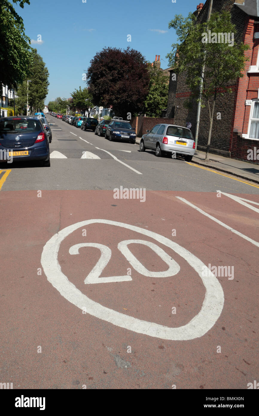 20 speed limit london cars hi-res stock photography and images - Alamy