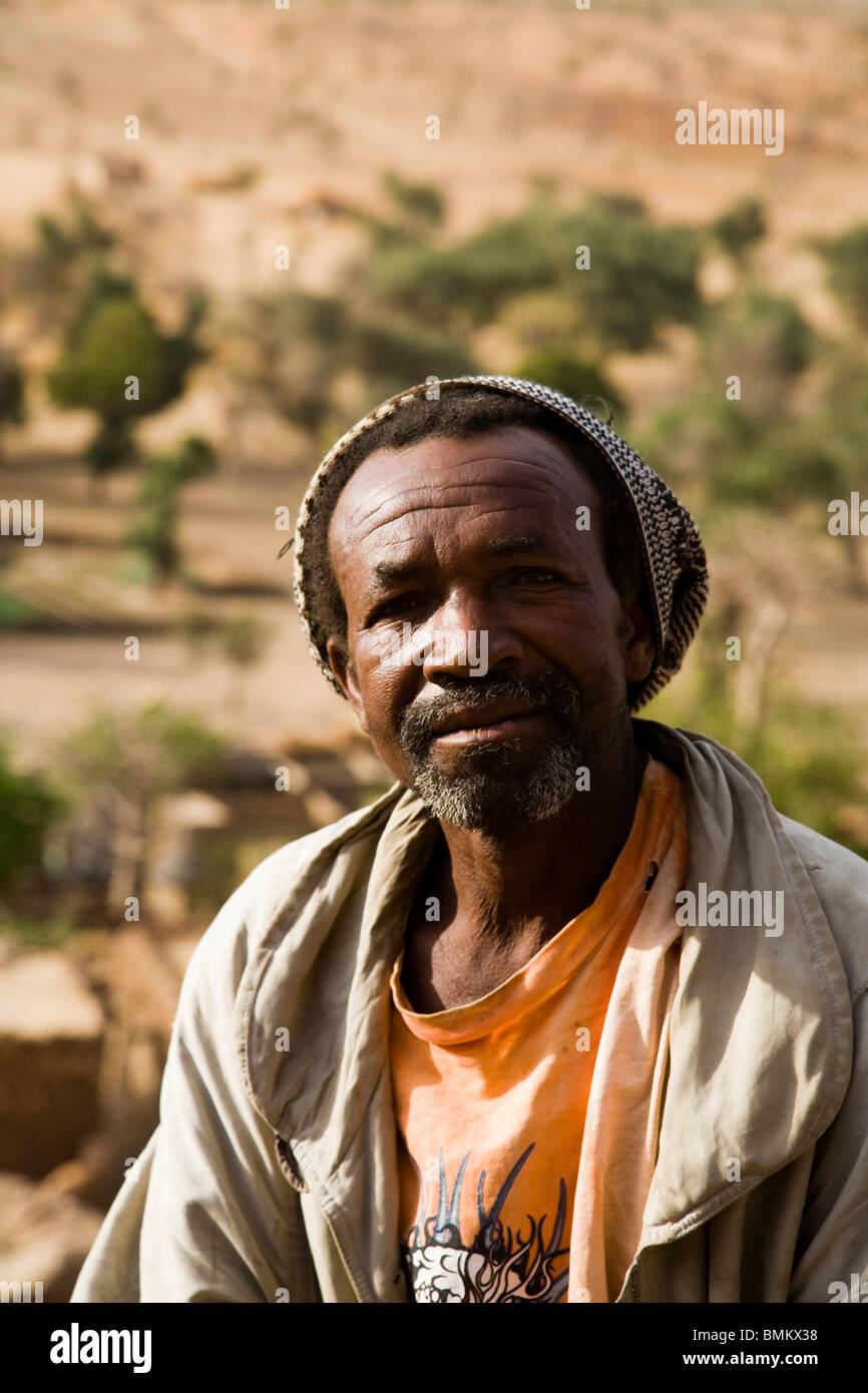 Mali, Tireli. Dogon man Stock Photo - Alamy