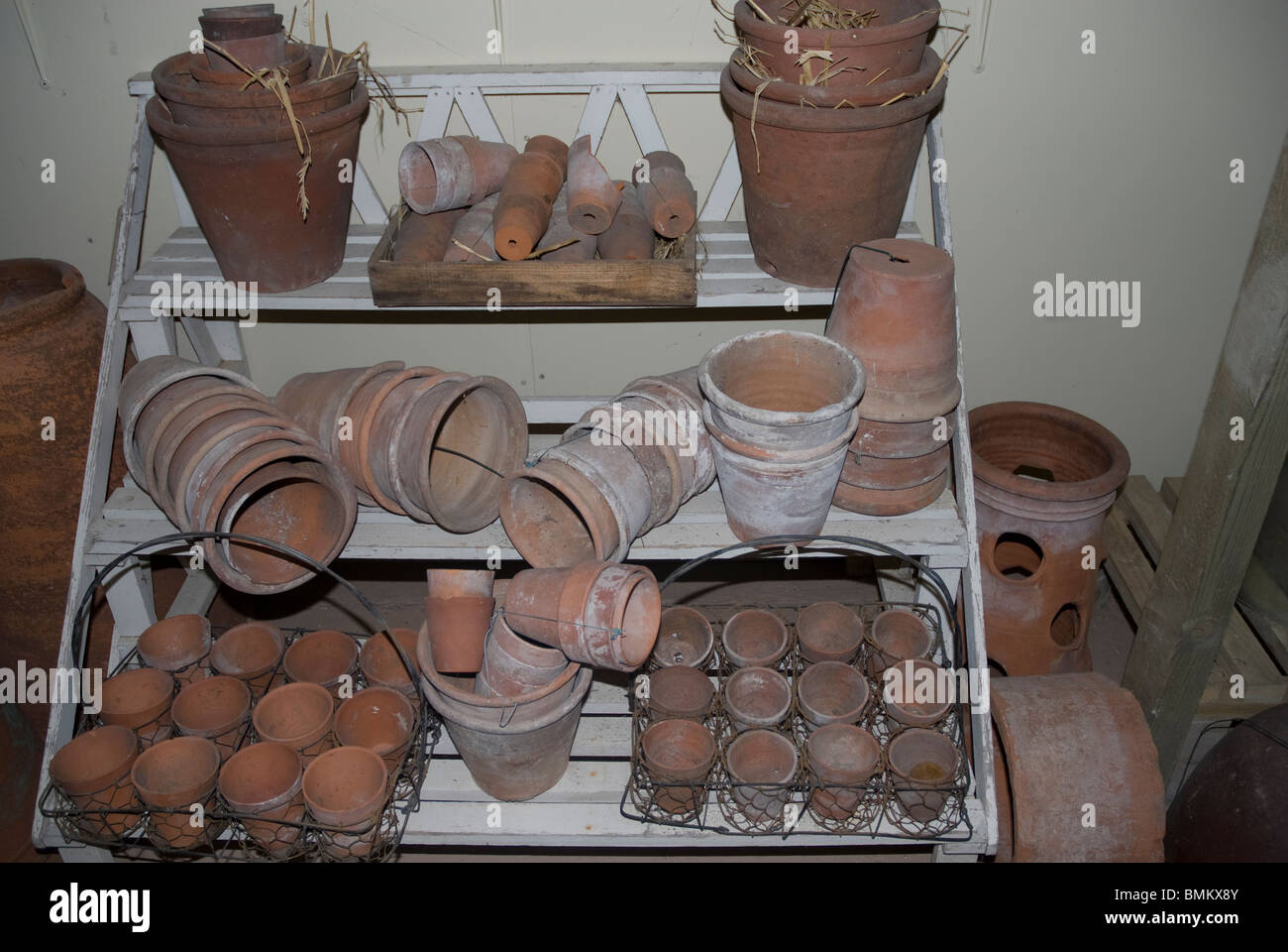 Display of terracotta flower pots National Museum of Gardening ...