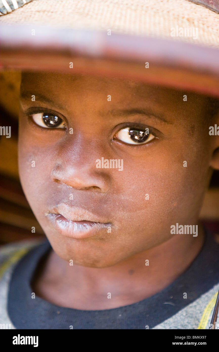 Dogon boy hi-res stock photography and images - Alamy