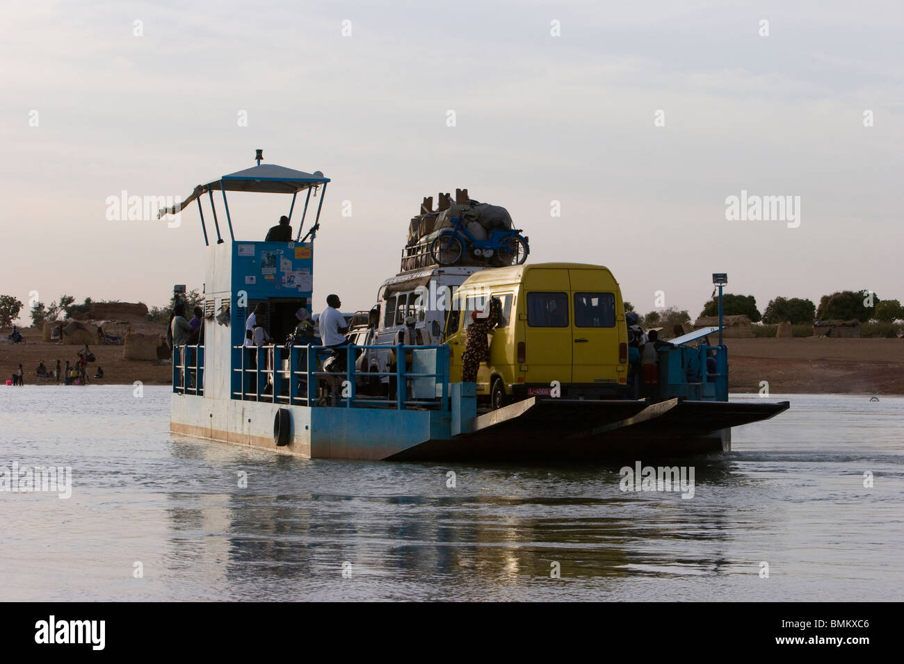Mali, Djenne. Ferry over the Bani River Stock Photo - Alamy