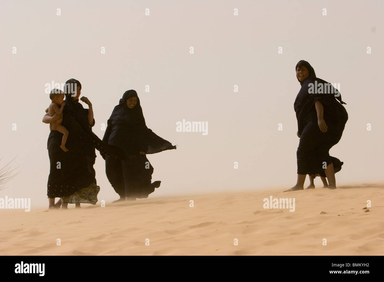 Tuareg women and children hi-res stock photography and images - Alamy