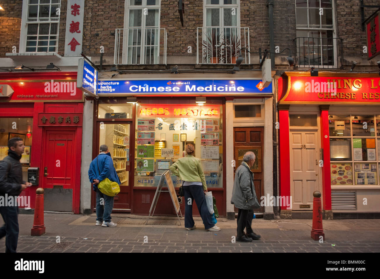Chinese store fronts hi-res stock photography and images - Alamy
