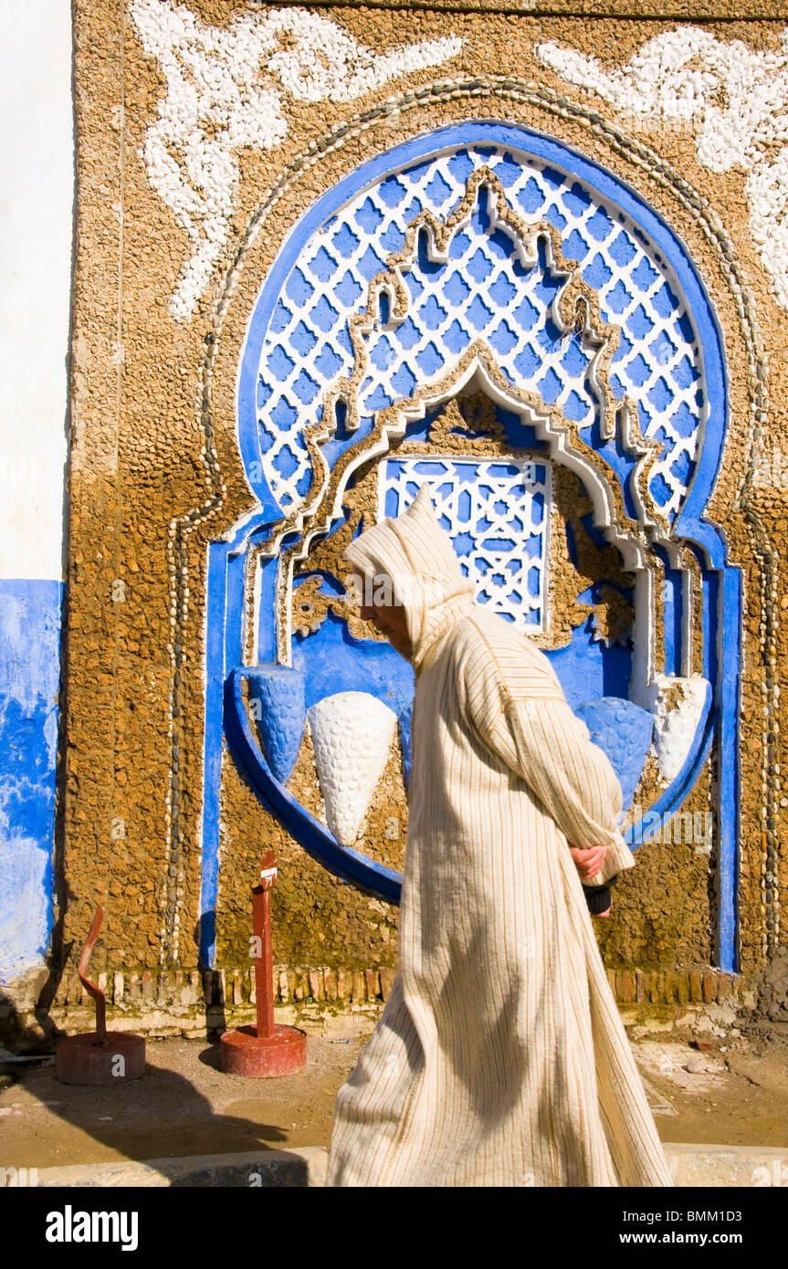 Robed man sculpture hi-res stock photography and images - Alamy
