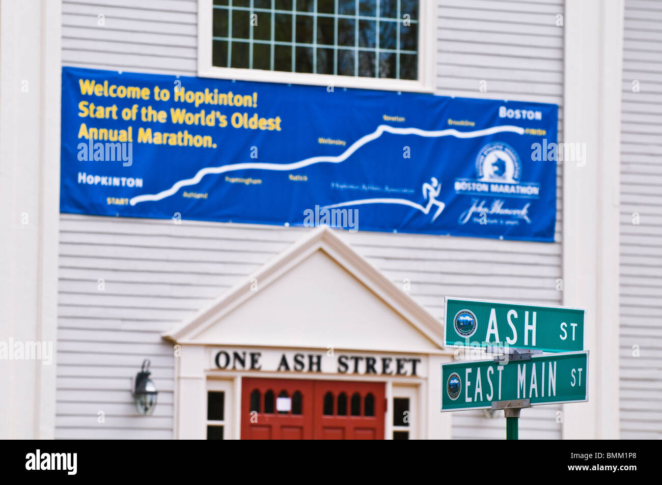 Course banner at the starting line of the Boston Marathon (World's ...