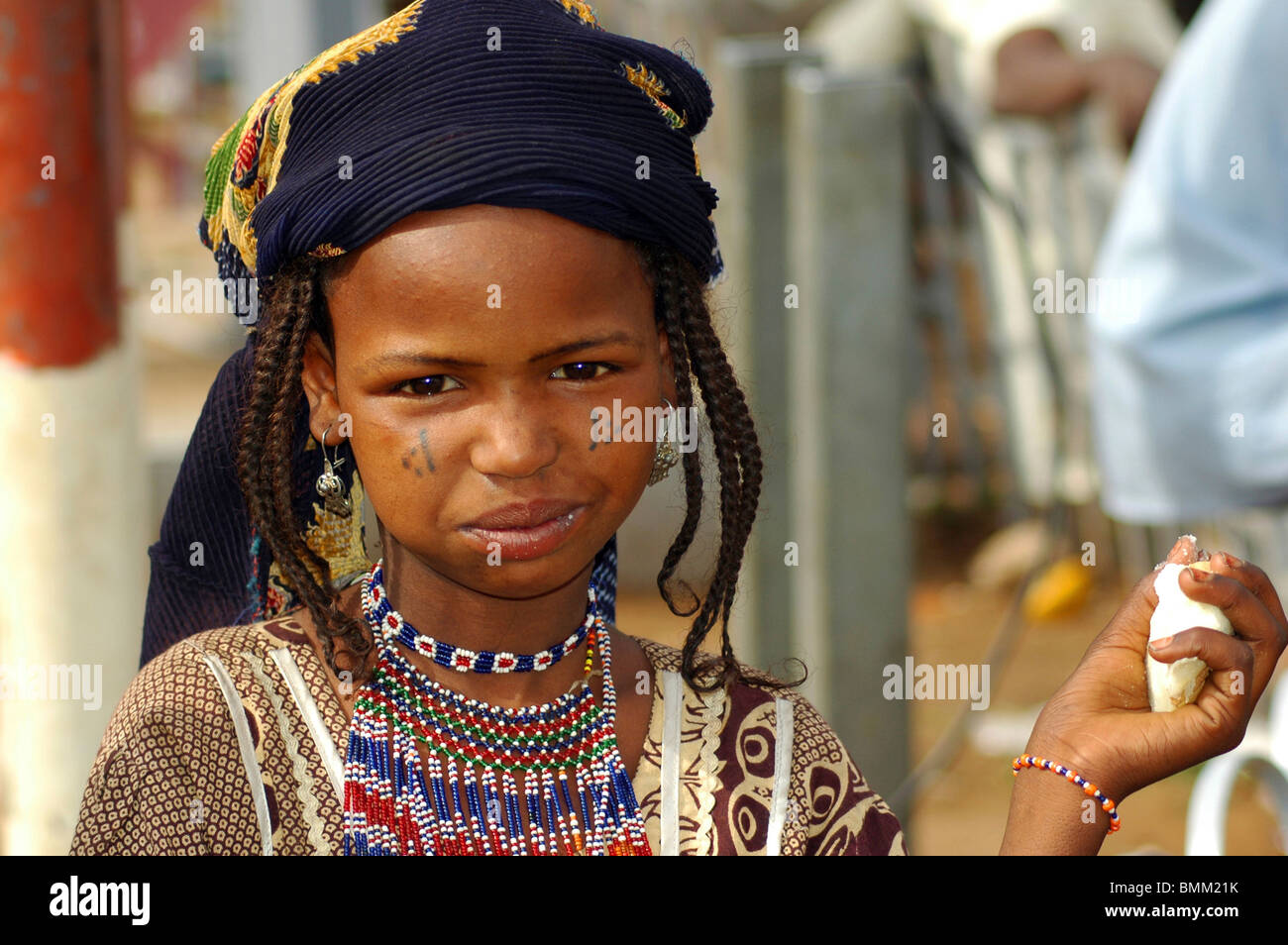 Niger, Niamey, African girl in traditionnal clothes and a black coif ...