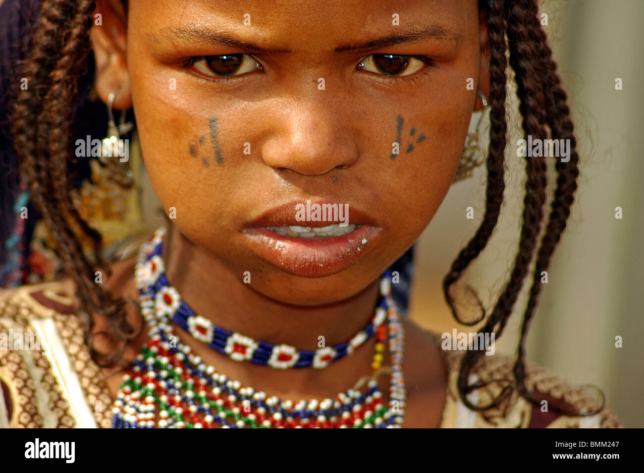 Niger, Niamey, African girl in traditionnal clothes and a black coif ...