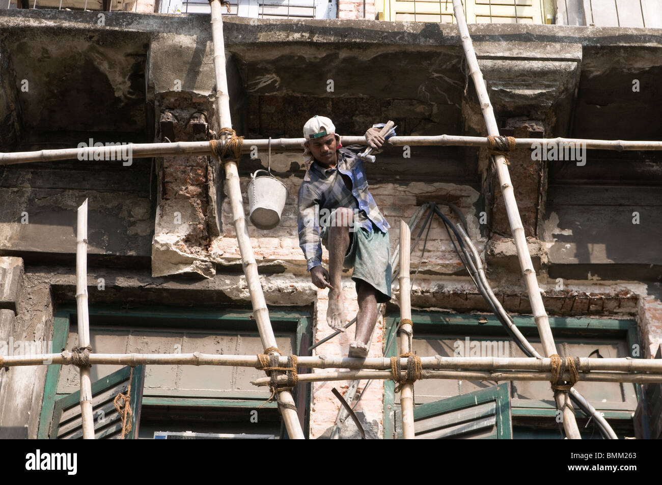 Worker stands on a dangerous scaffolding. Calcutta. India Stock Photo ...