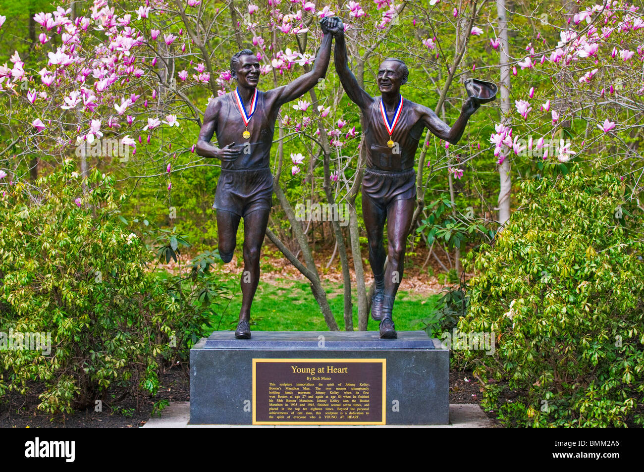 Johnny Kelley statue "Young at Heart" on the Boston Marathon course ...