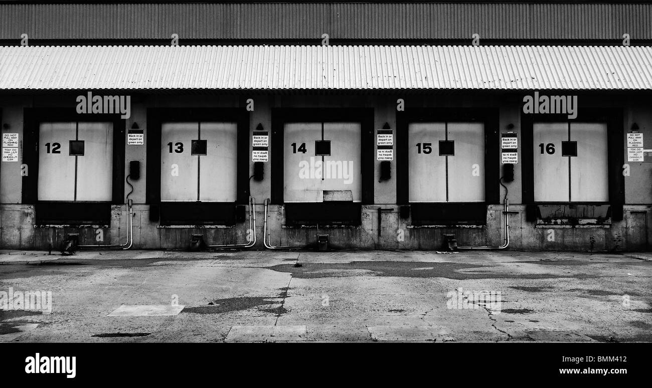 Loading docks hi-res stock photography and images - Alamy