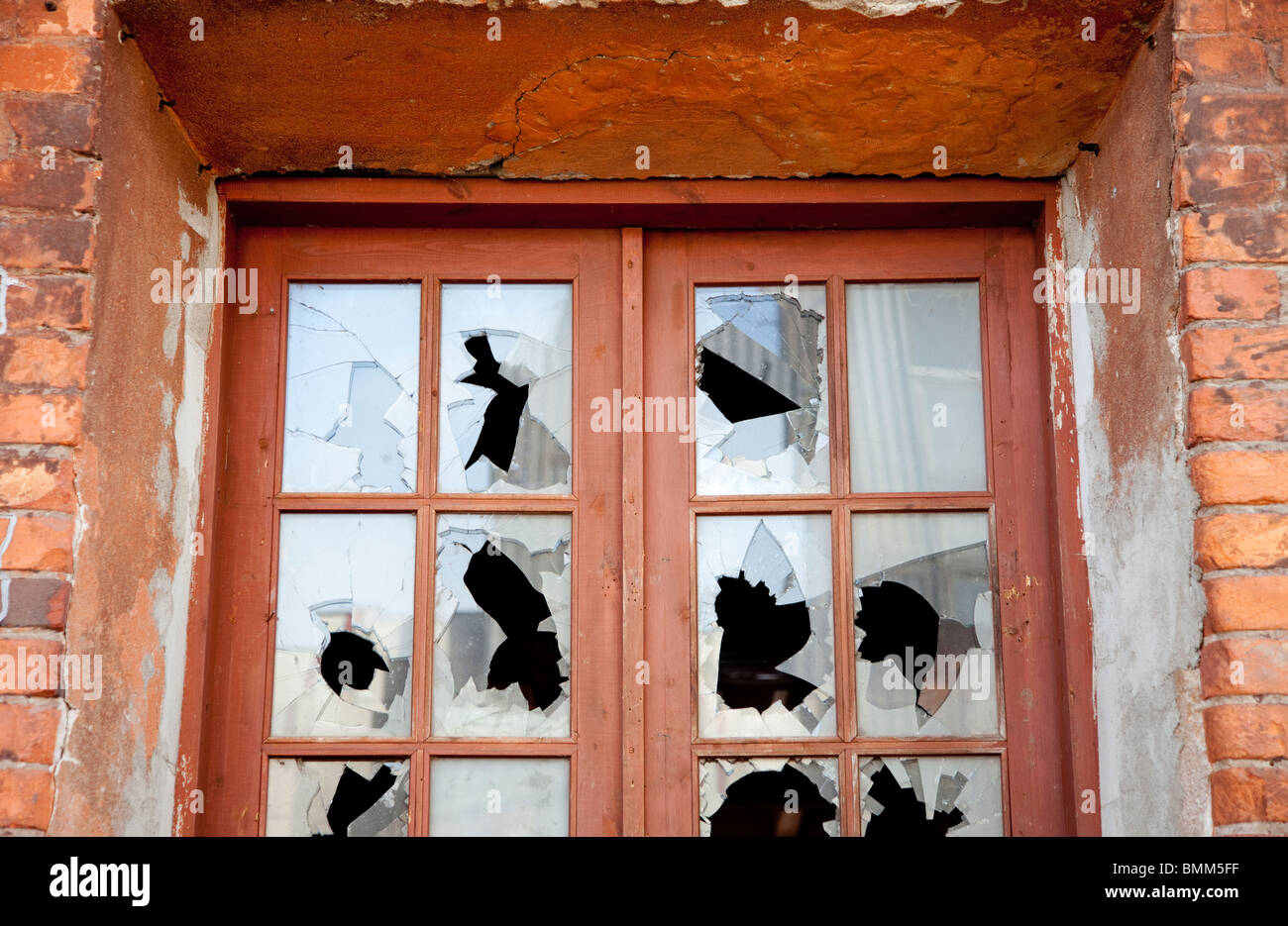 1 red frame window hi-res stock photography and images - Alamy