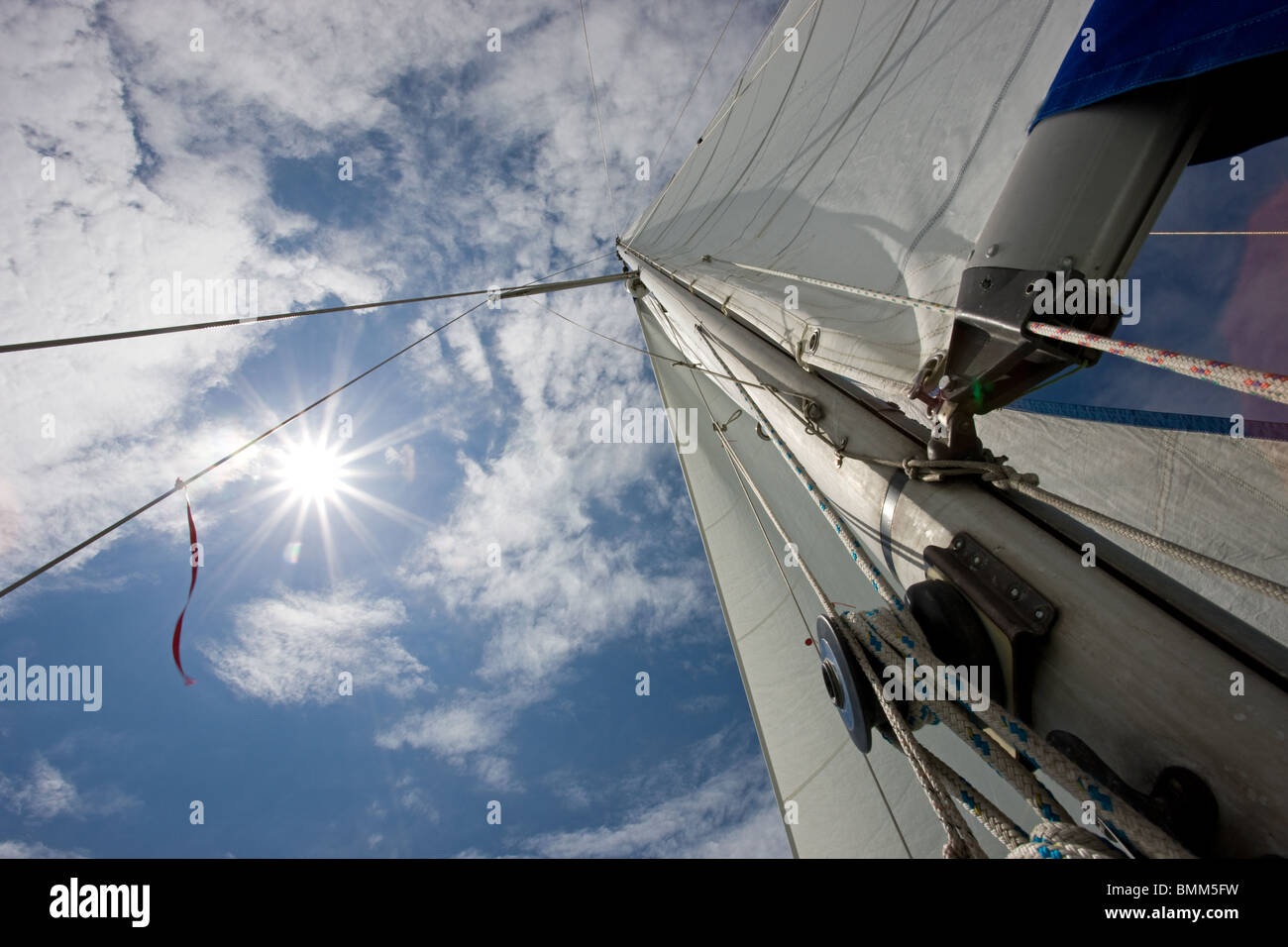 Sails and mast of a yacht Stock Photo - Alamy