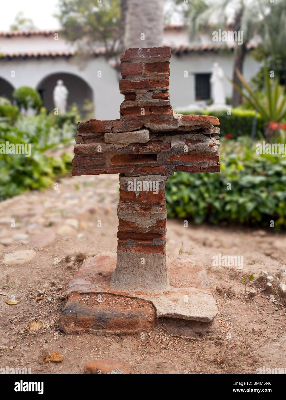 Building made with bricks with plants hi-res stock photography and ...