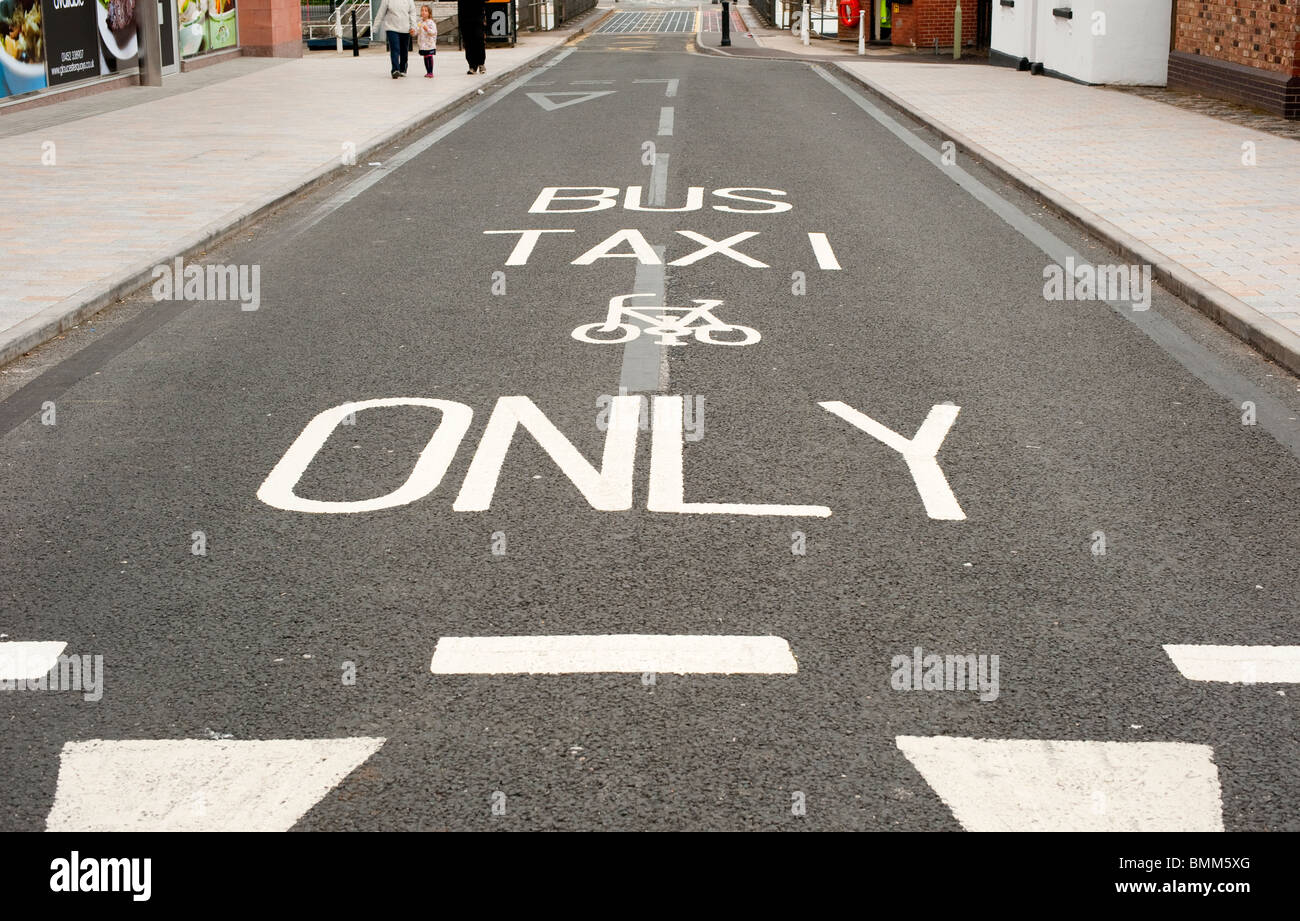 Bus and bike only sign hi-res stock photography and images - Alamy