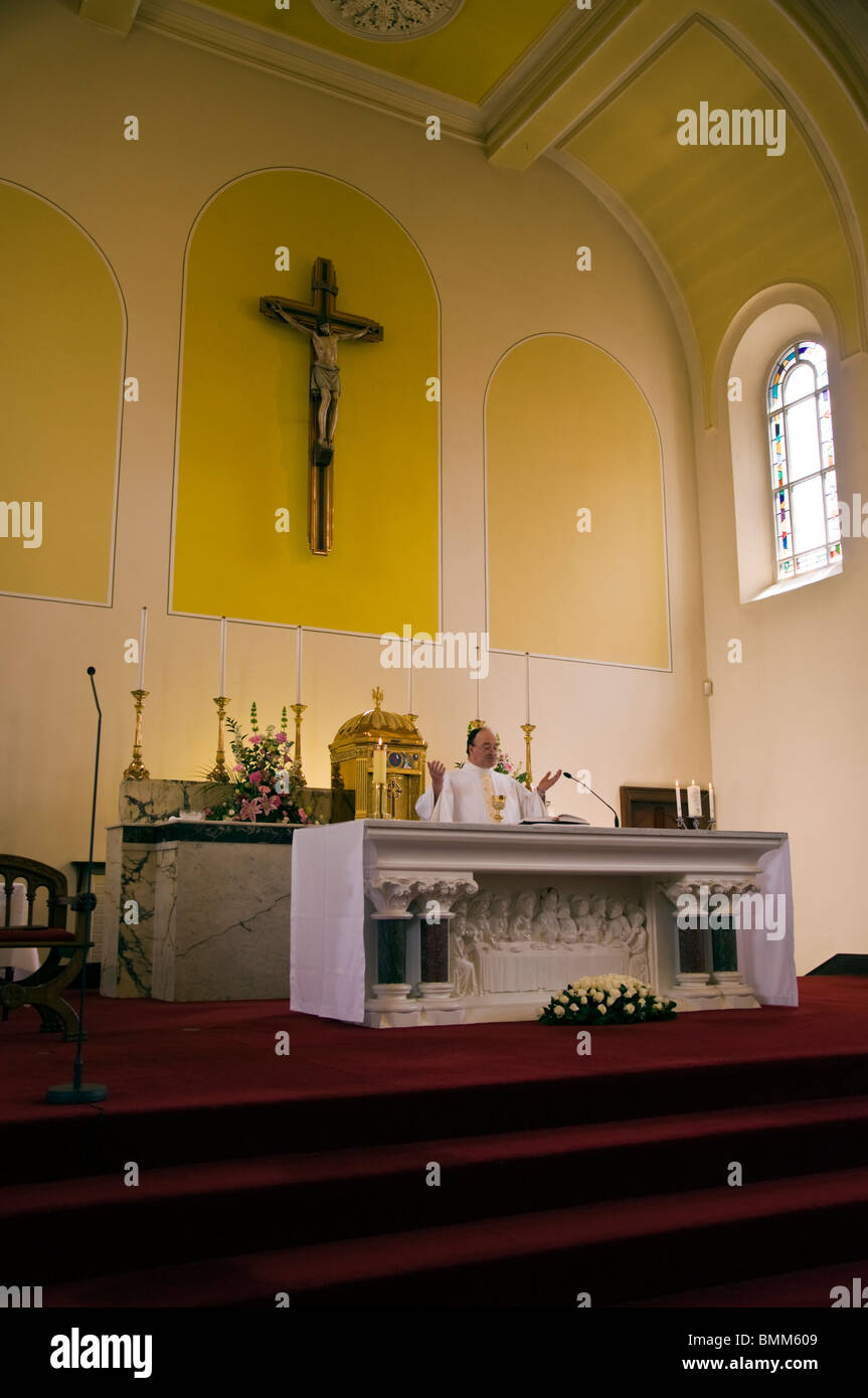 Altar crucifix hi-res stock photography and images - Alamy