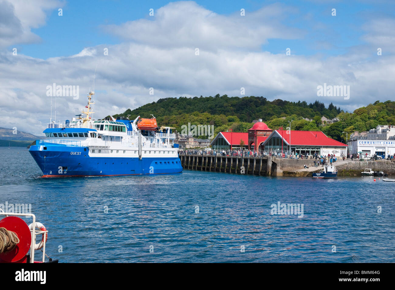 Cruise ship passengers on pier hi-res stock photography and images - Alamy