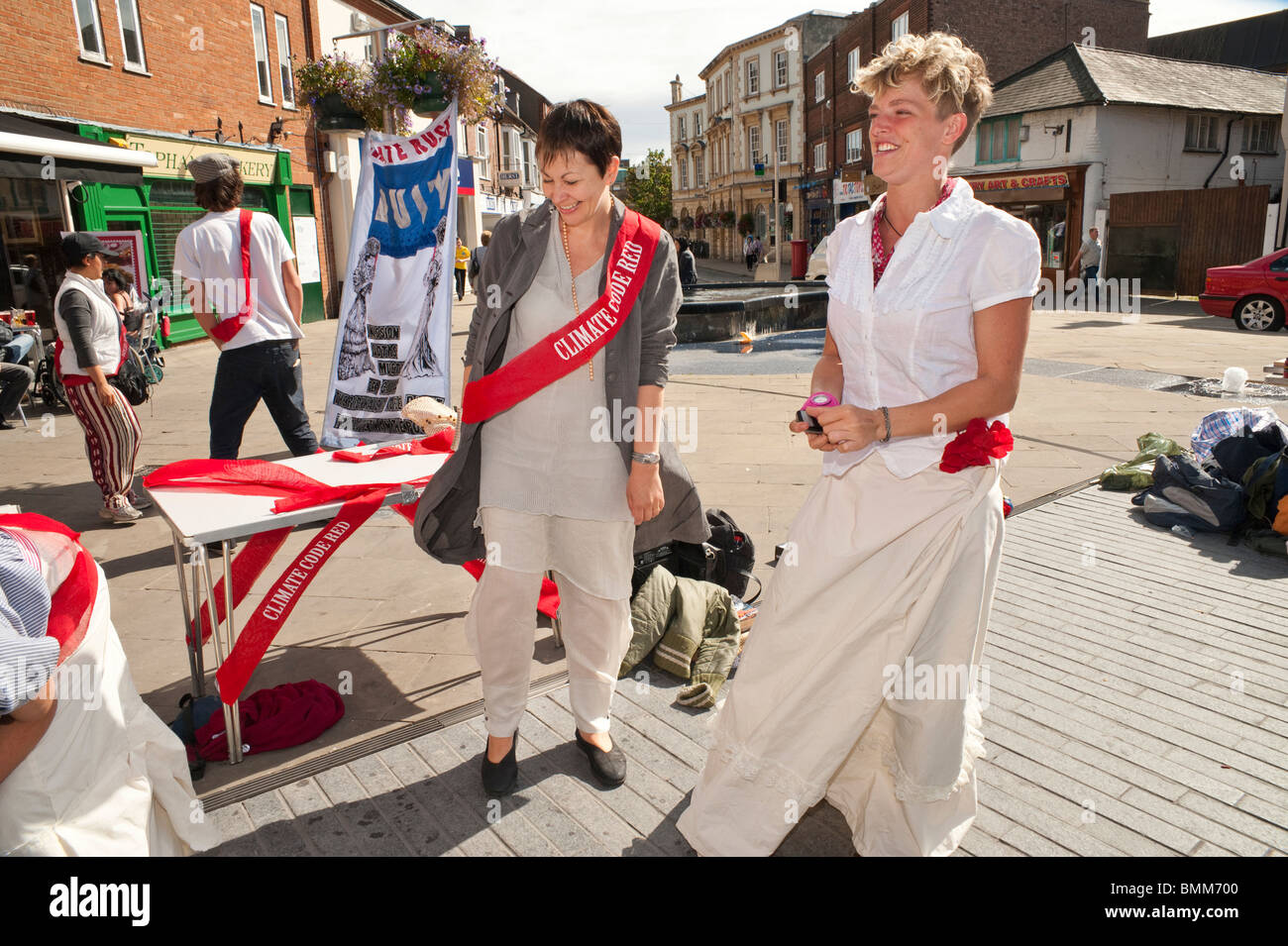 Climate Rush On Tour: Aylesbury. Tamsin Omond and Caroline Lucas MEP as ...