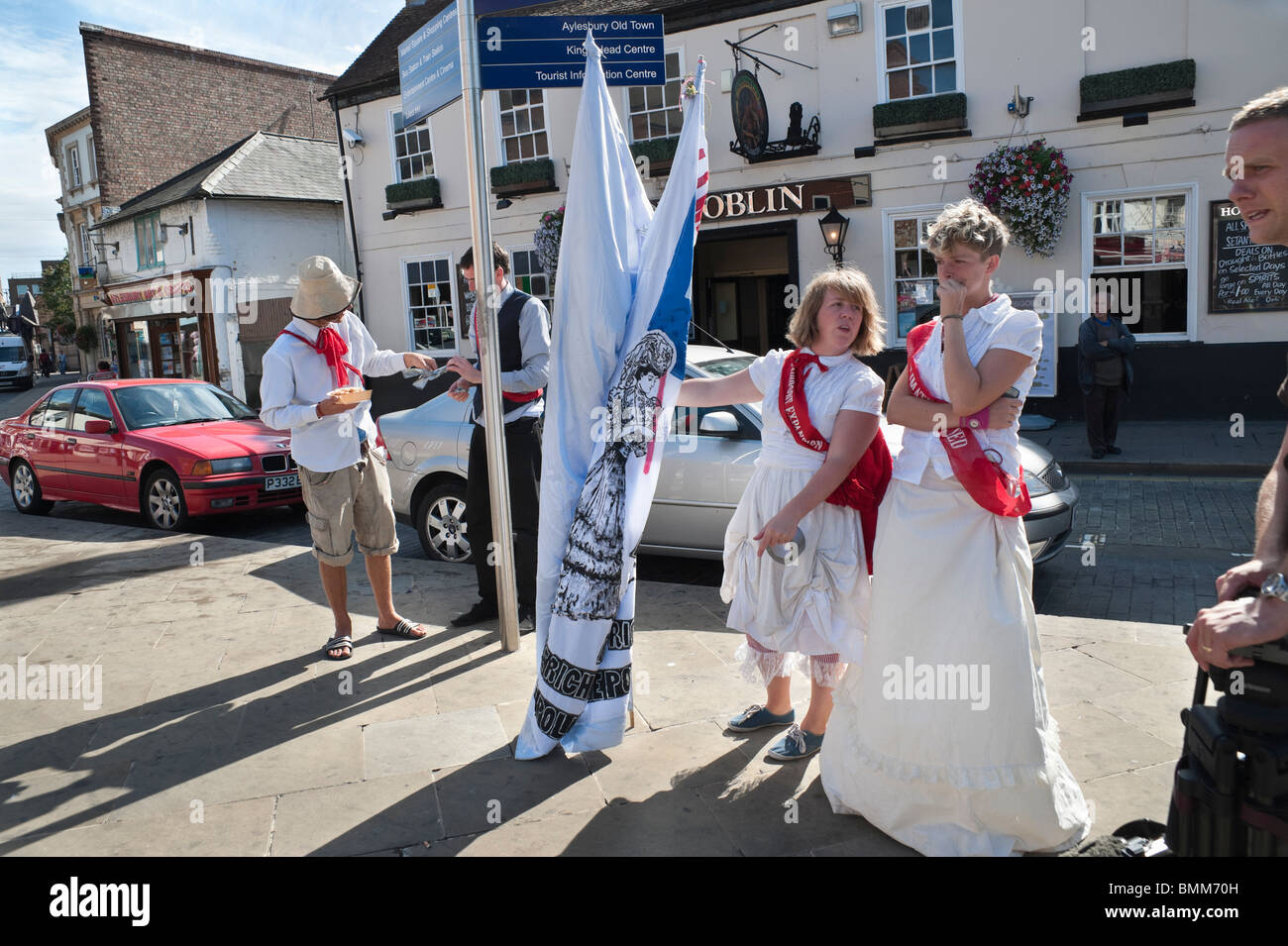 Climate Rush On Tour: Aylesbury. Tamsin Omond and others get ready to ...
