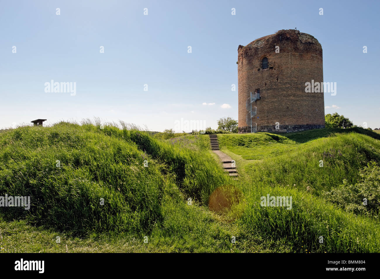 Run down medieval castle ruins hi-res stock photography and images - Alamy
