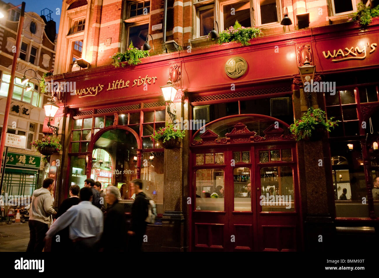 Old time british pubs hi-res stock photography and images - Alamy