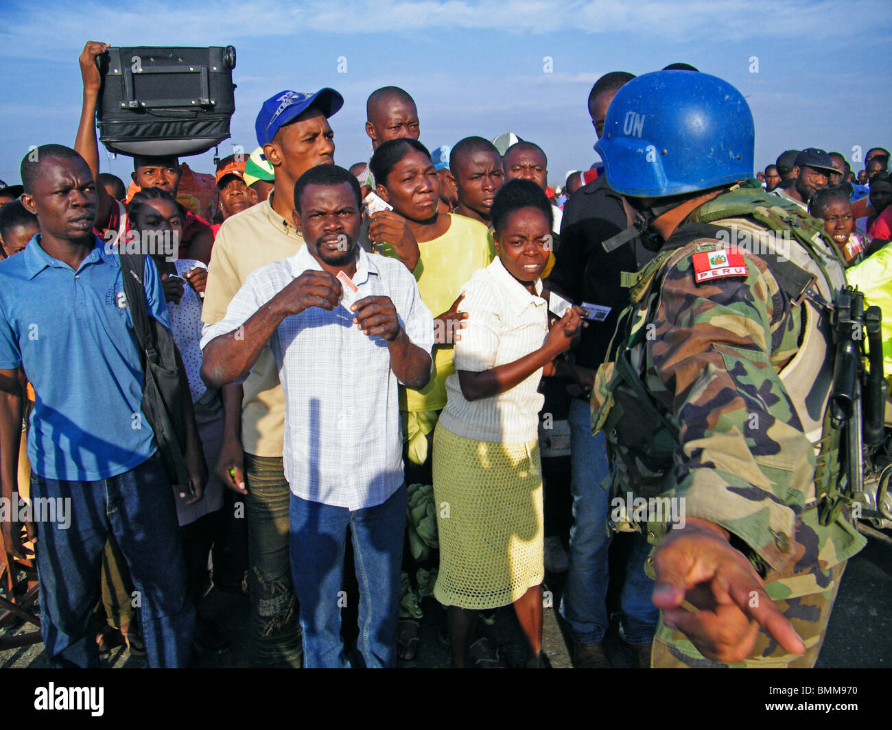 Crowd fleeing hi-res stock photography and images - Alamy