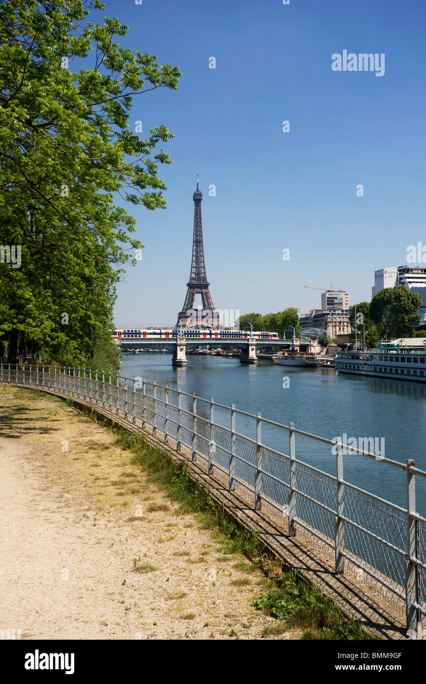 Allee des cygnes hi-res stock photography and images - Alamy