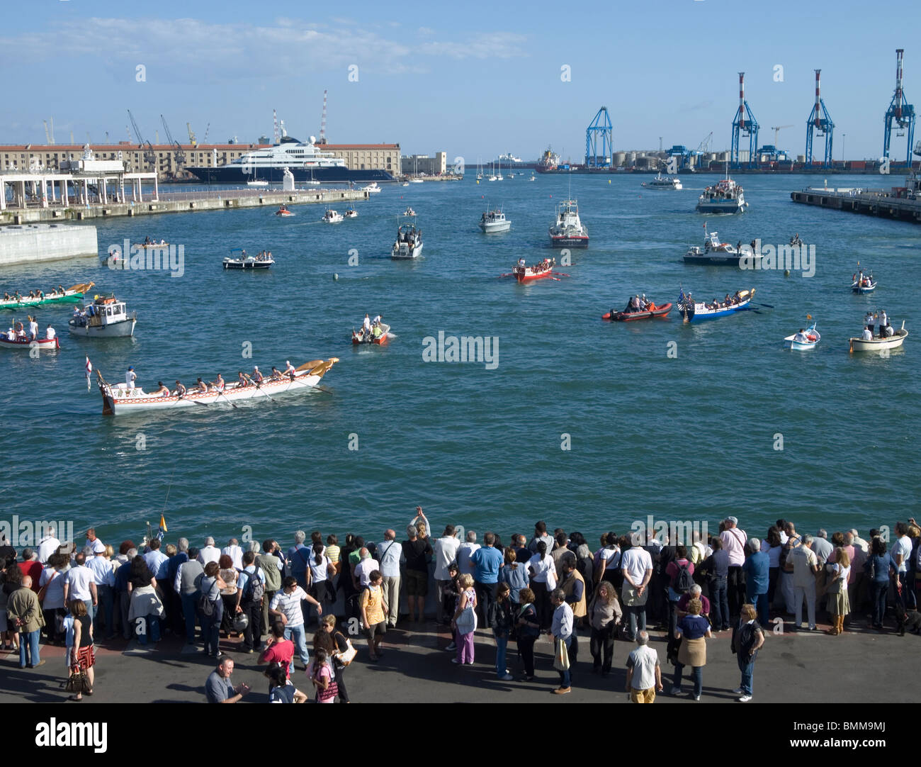 crowds watching the regatta of the 4 Ancient Maritime republics in the ...