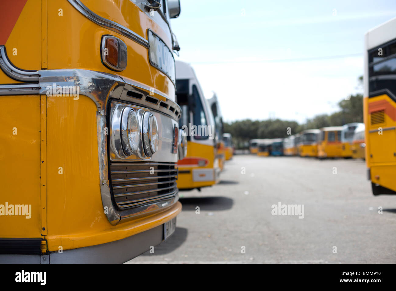 Shiny buses hi-res stock photography and images - Alamy