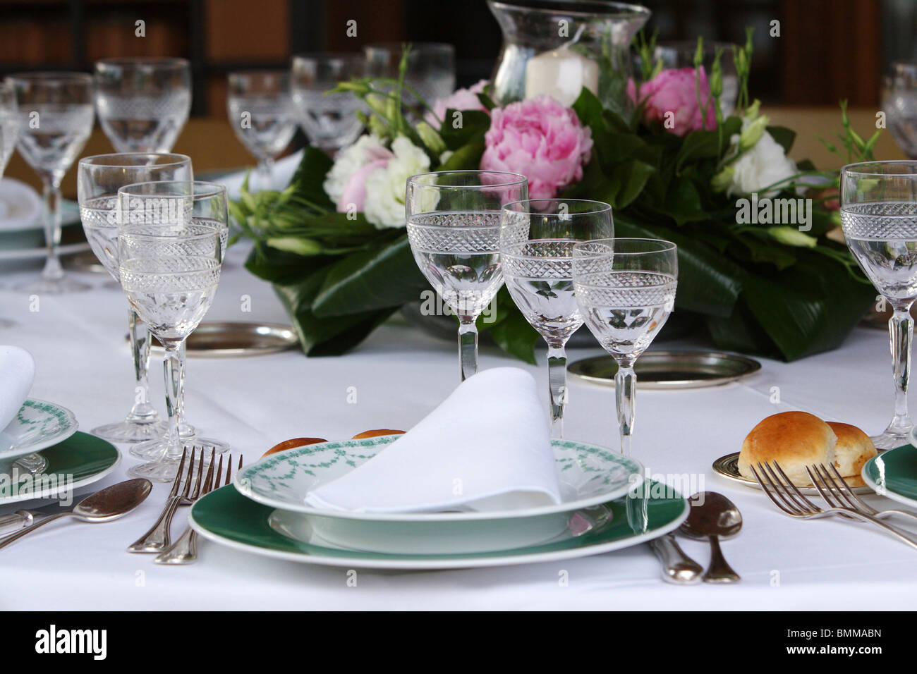 Table set up elegance Stock Photo - Alamy