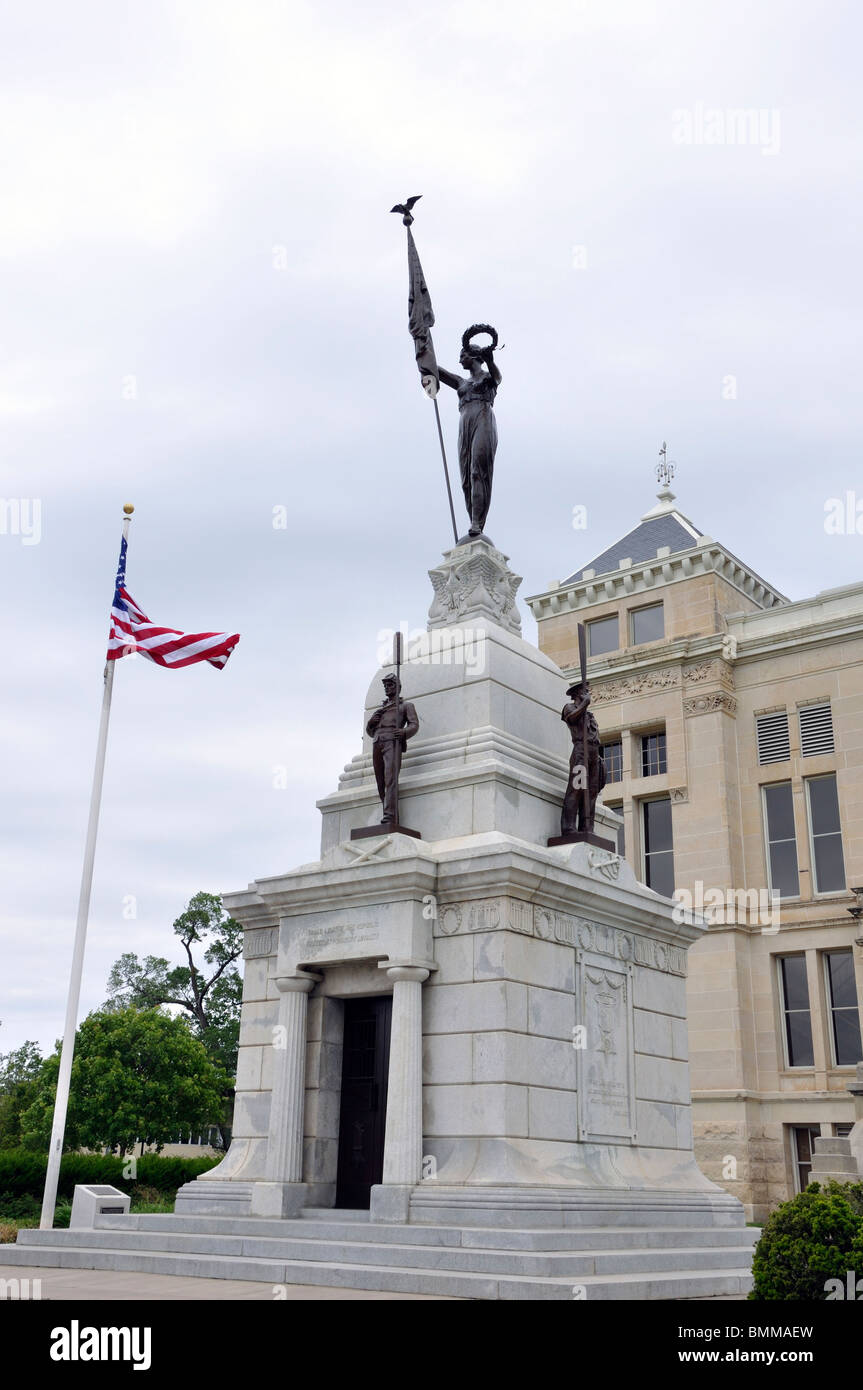 Soldiers and Sailors Civil War Monument at Historic County Courthouse ...