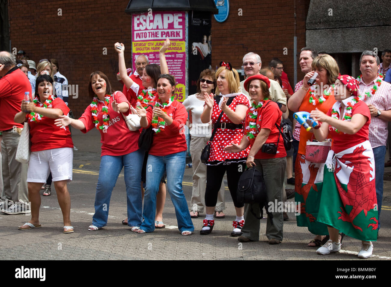Millennium stadium rugby fans hi-res stock photography and images - Alamy