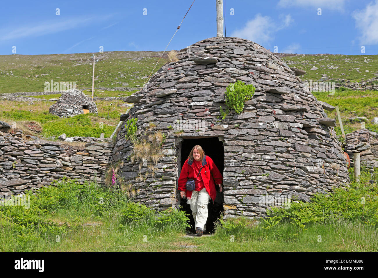 Ancient beehive stone hut hi-res stock photography and images - Alamy