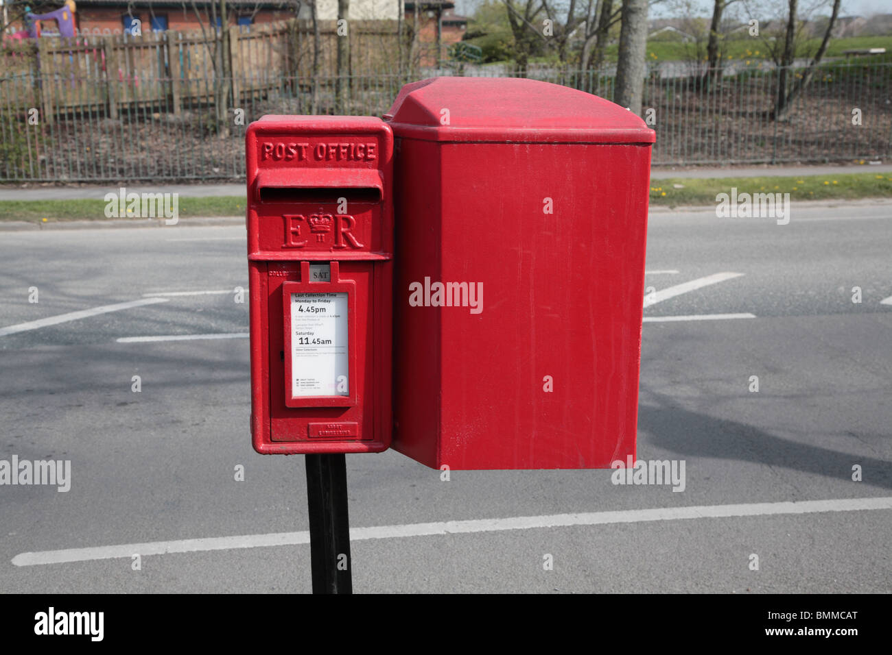 Post office stamp hi-res stock photography and images - Alamy