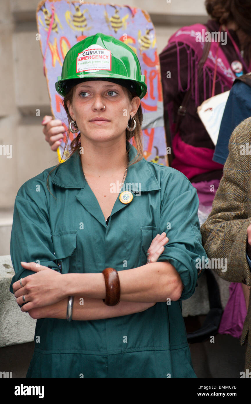 Woman hard hat against wind hi-res stock photography and images - Alamy