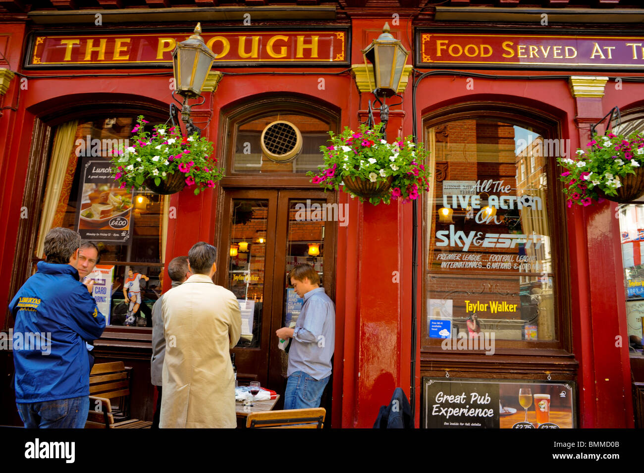 London storefronts hi-res stock photography and images - Alamy