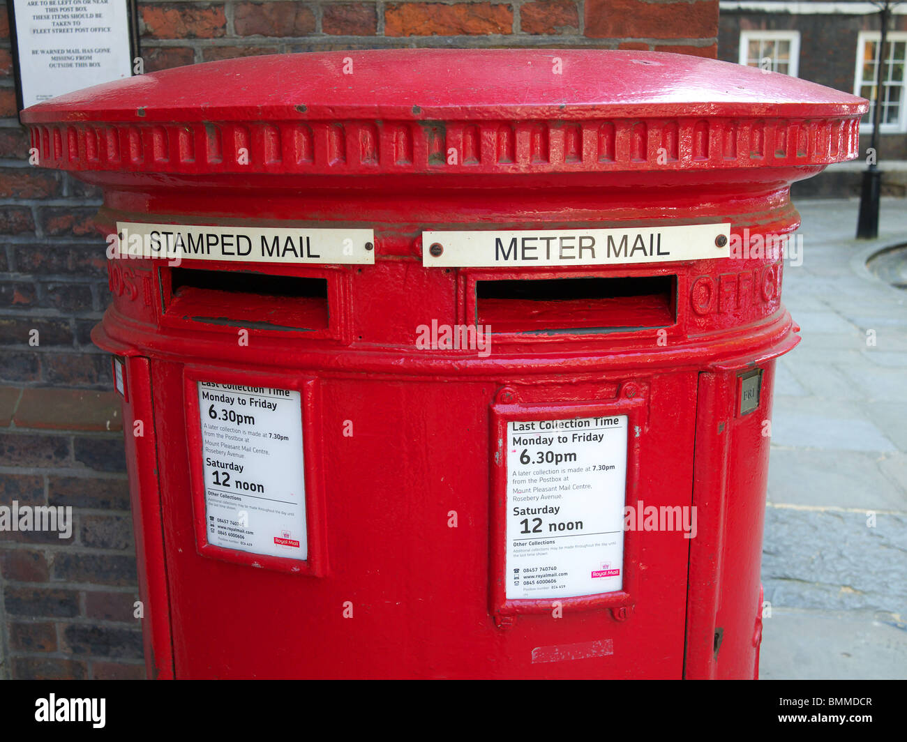 British post box hi-res stock photography and images - Alamy