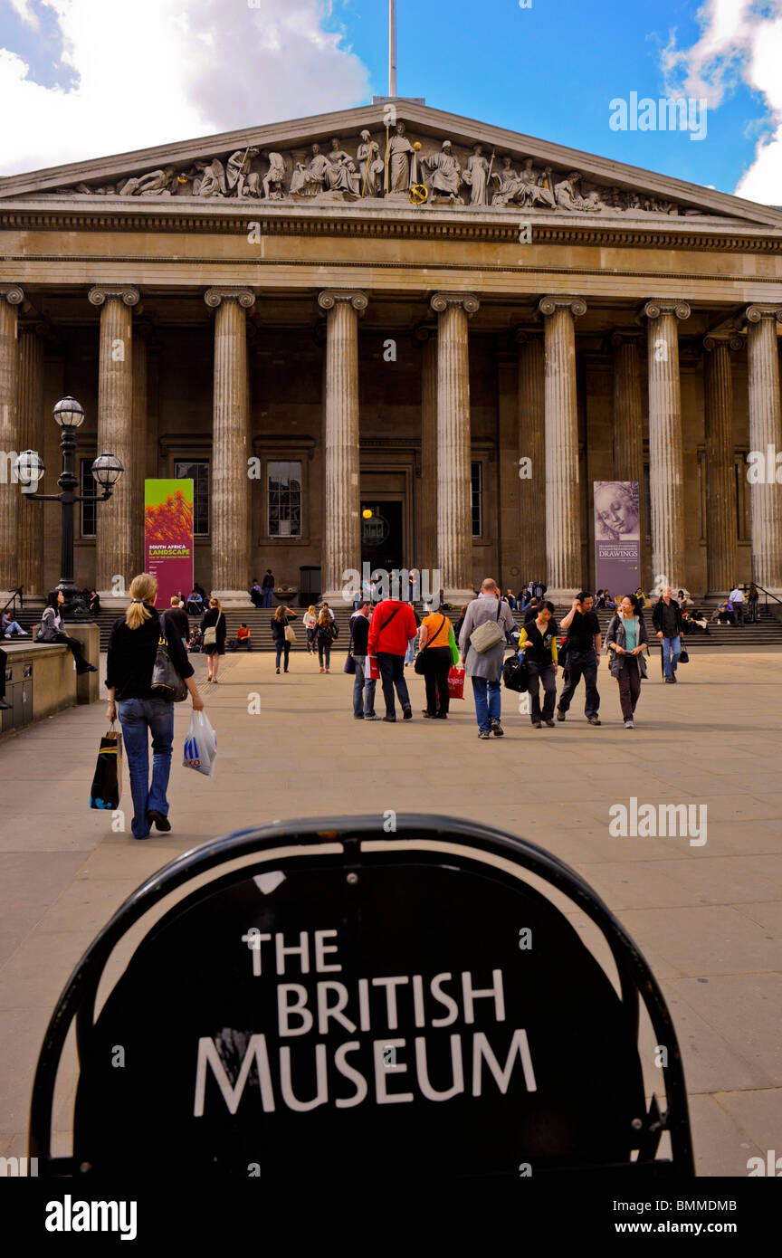 Front of british museum hi-res stock photography and images - Alamy
