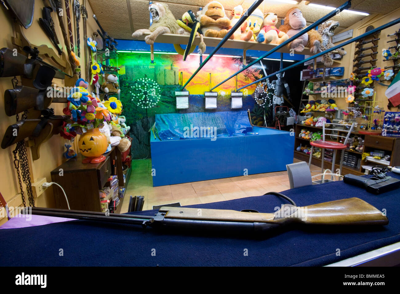 Shooting stall hi-res stock photography and images - Alamy