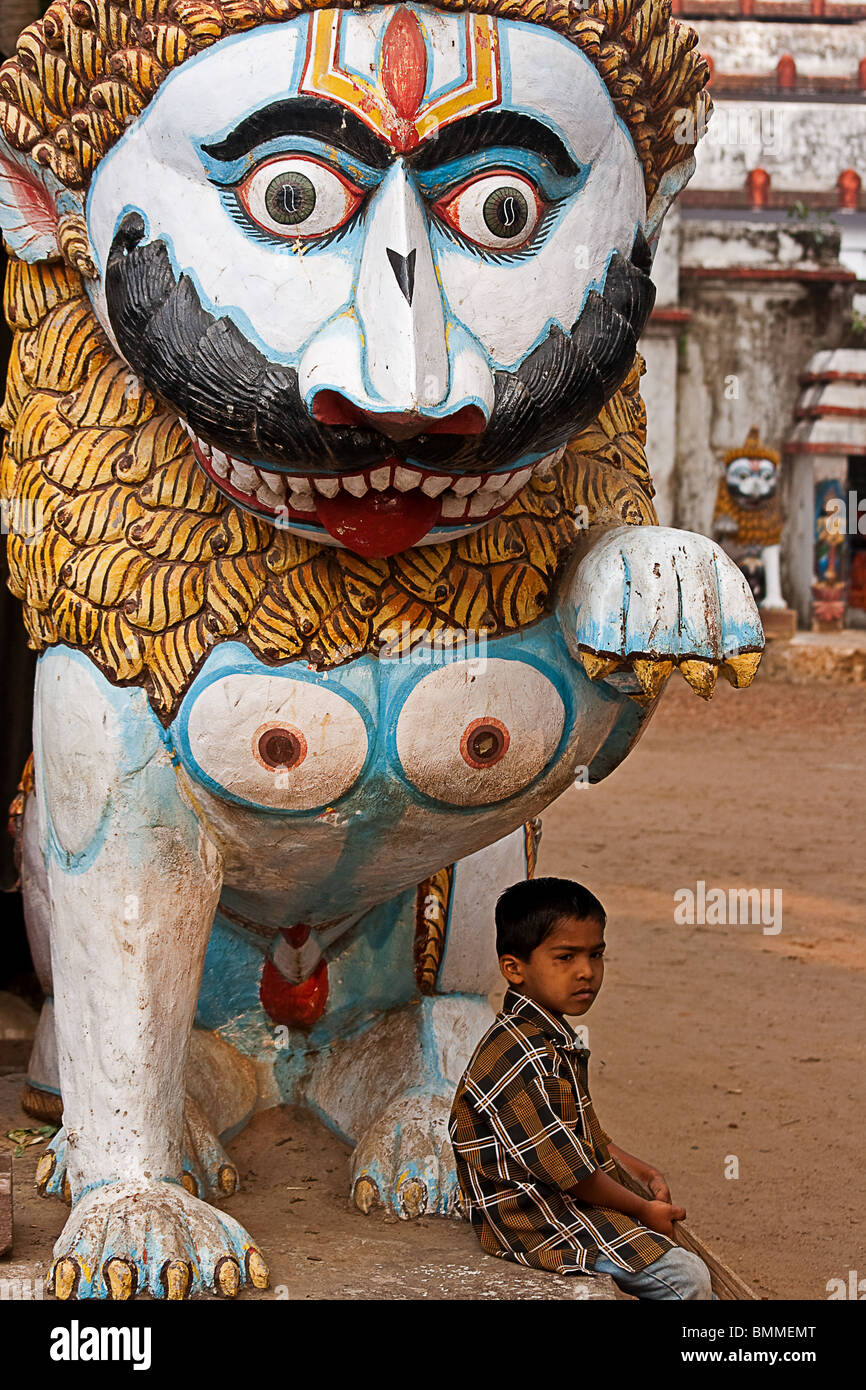 Demon statue hi-res stock photography and images - Alamy