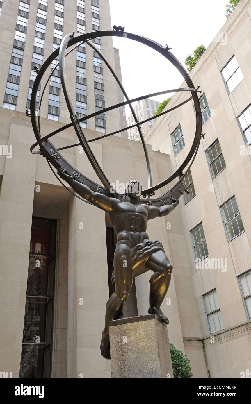 Atlas statue, Rockefeller Center art, New York City, USA Stock Photo ...
