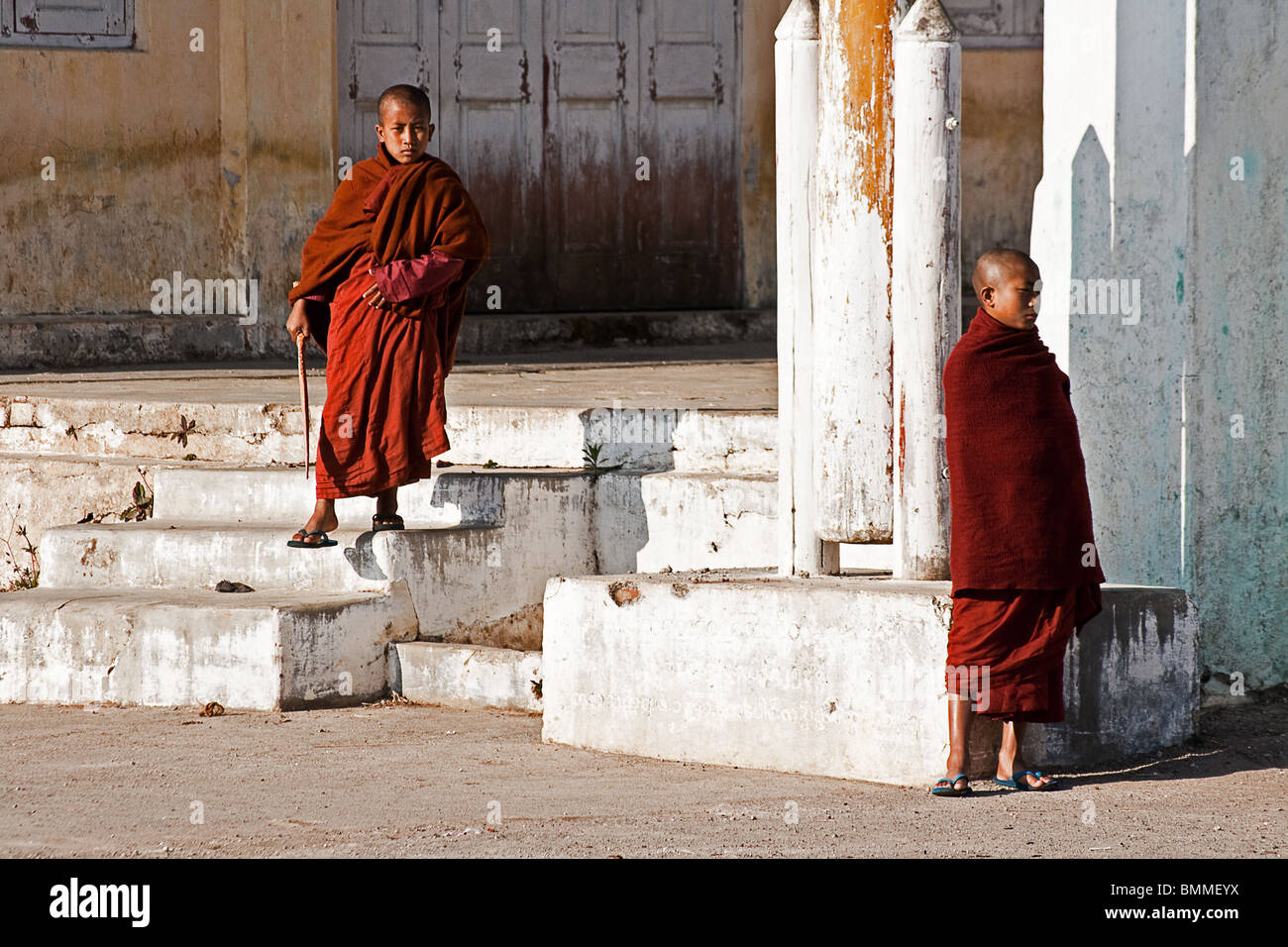 Buddhist monk in white robes hi-res stock photography and images - Alamy