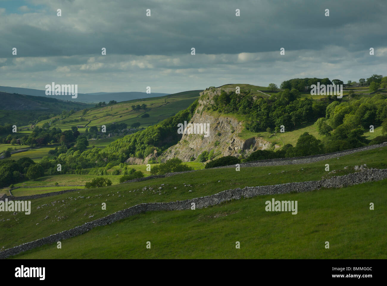 Stainforth Scar, a limestone outcrop near Settle, Yorkshire Dales ...