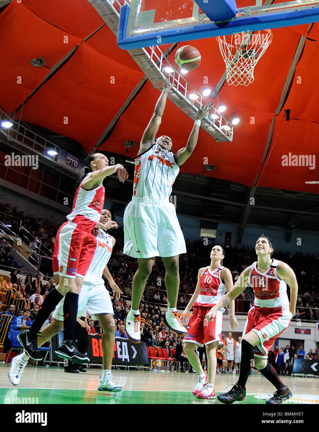 Cappie Pondexter #23 slam dunk Stock Photo - Alamy