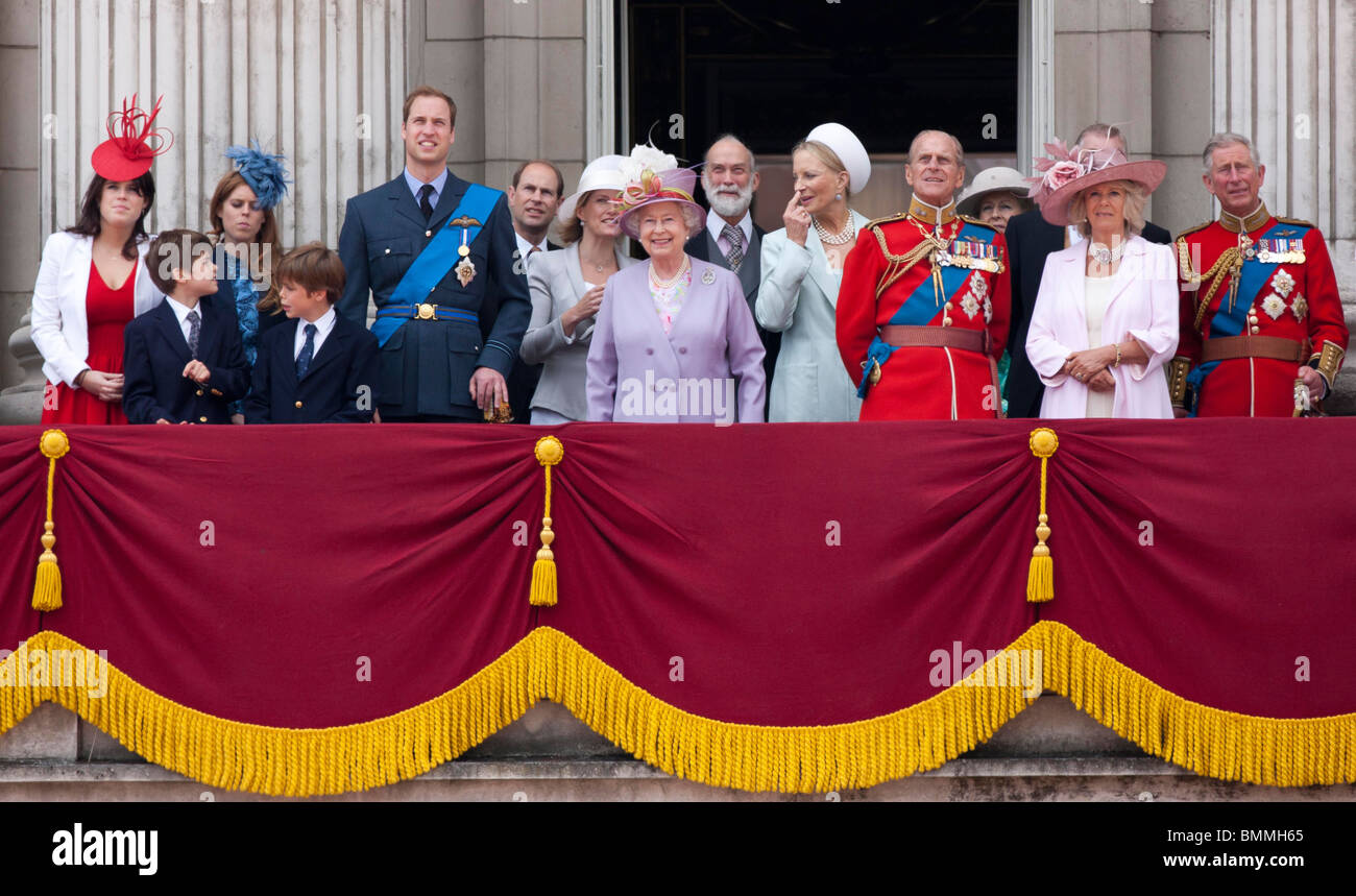 Trooping colour parade queen birthday elizabeth ii buckingham palace hi ...