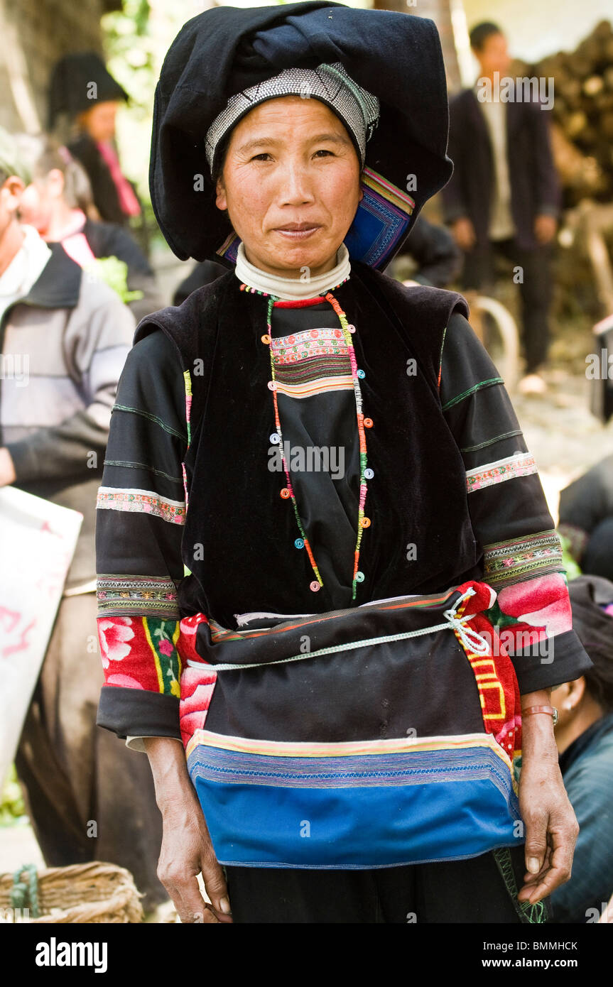 A tribal woman in a local market in Yunnan Stock Photo - Alamy