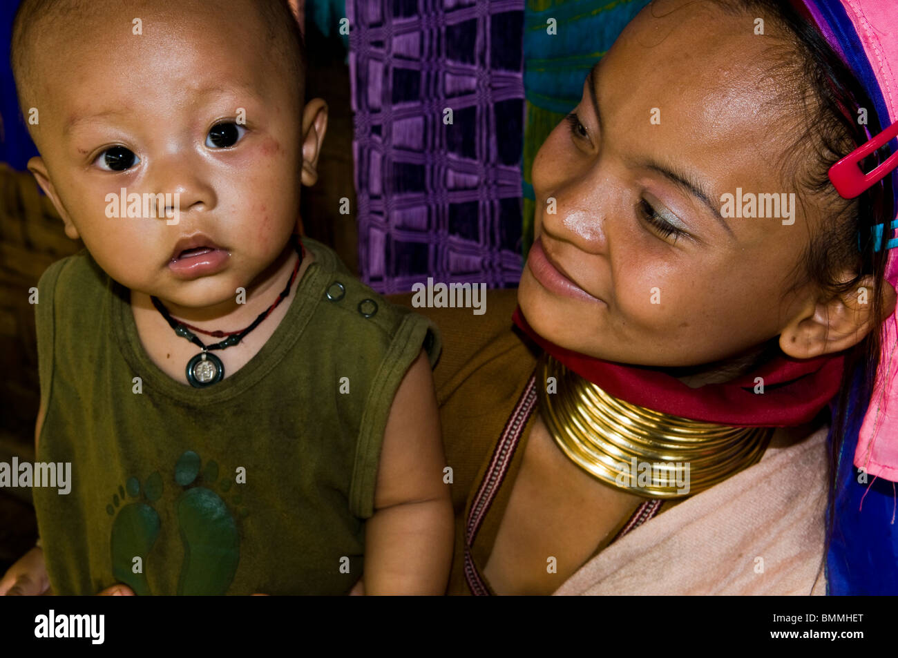 A Padong woman with child Stock Photo - Alamy