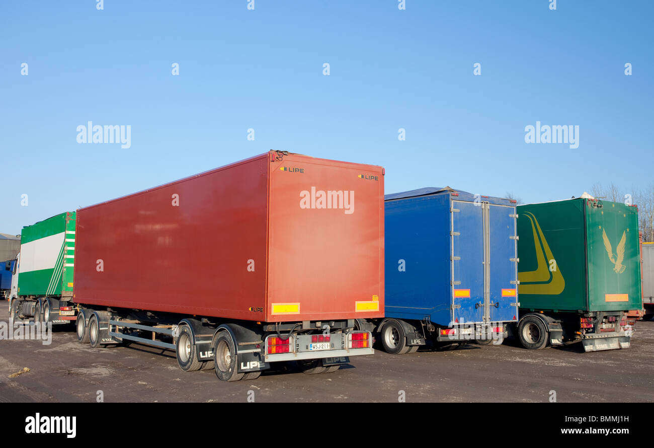Red and blue lorry trailers hi-res stock photography and images - Alamy