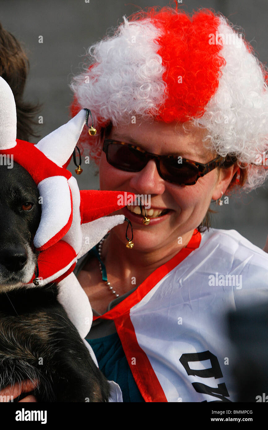 Football fans trafalgar square hi-res stock photography and images - Alamy