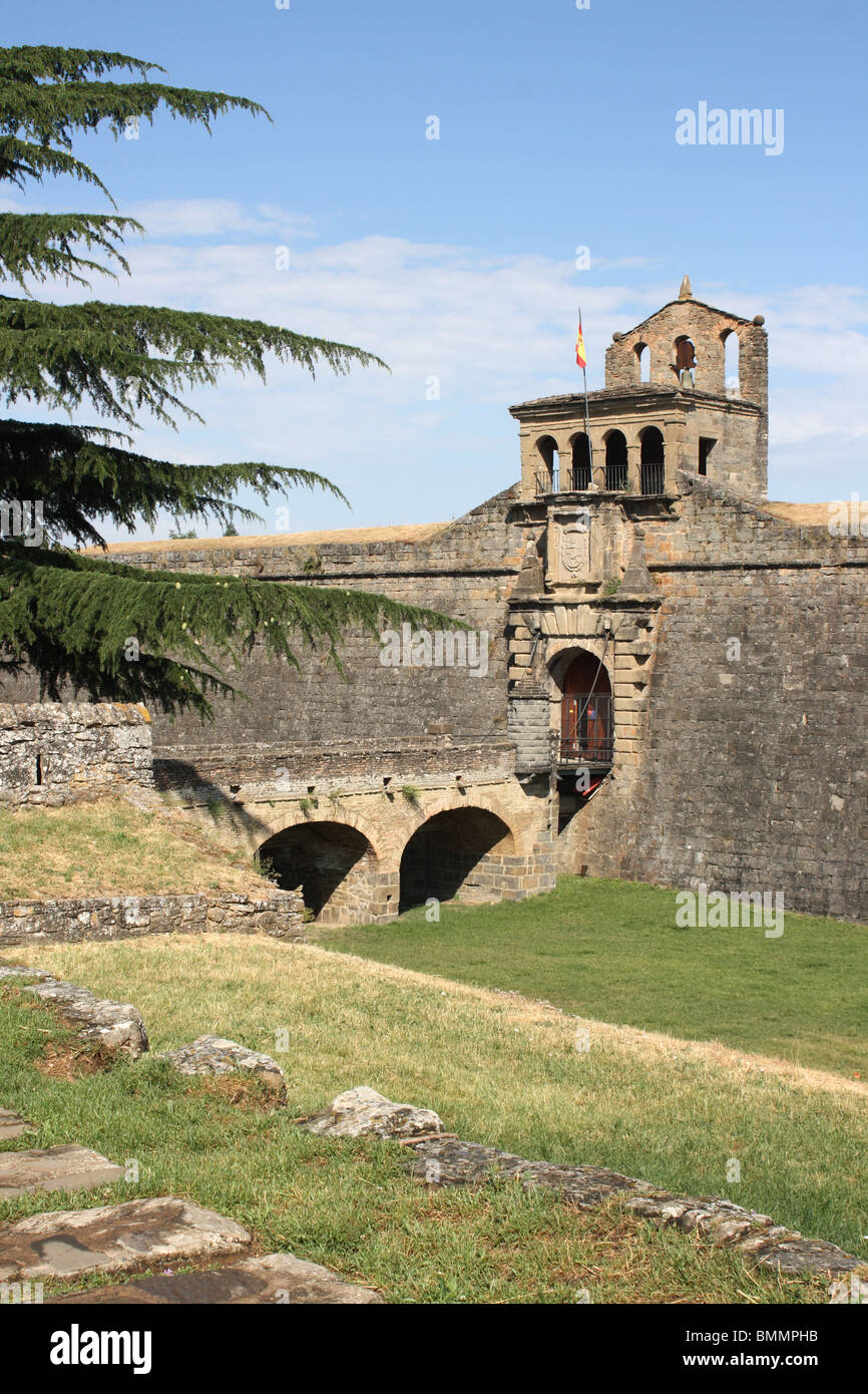 Bridge and gateway to Jaca Citadel, Jaca, Pyrenees, Aragon, Spain ...