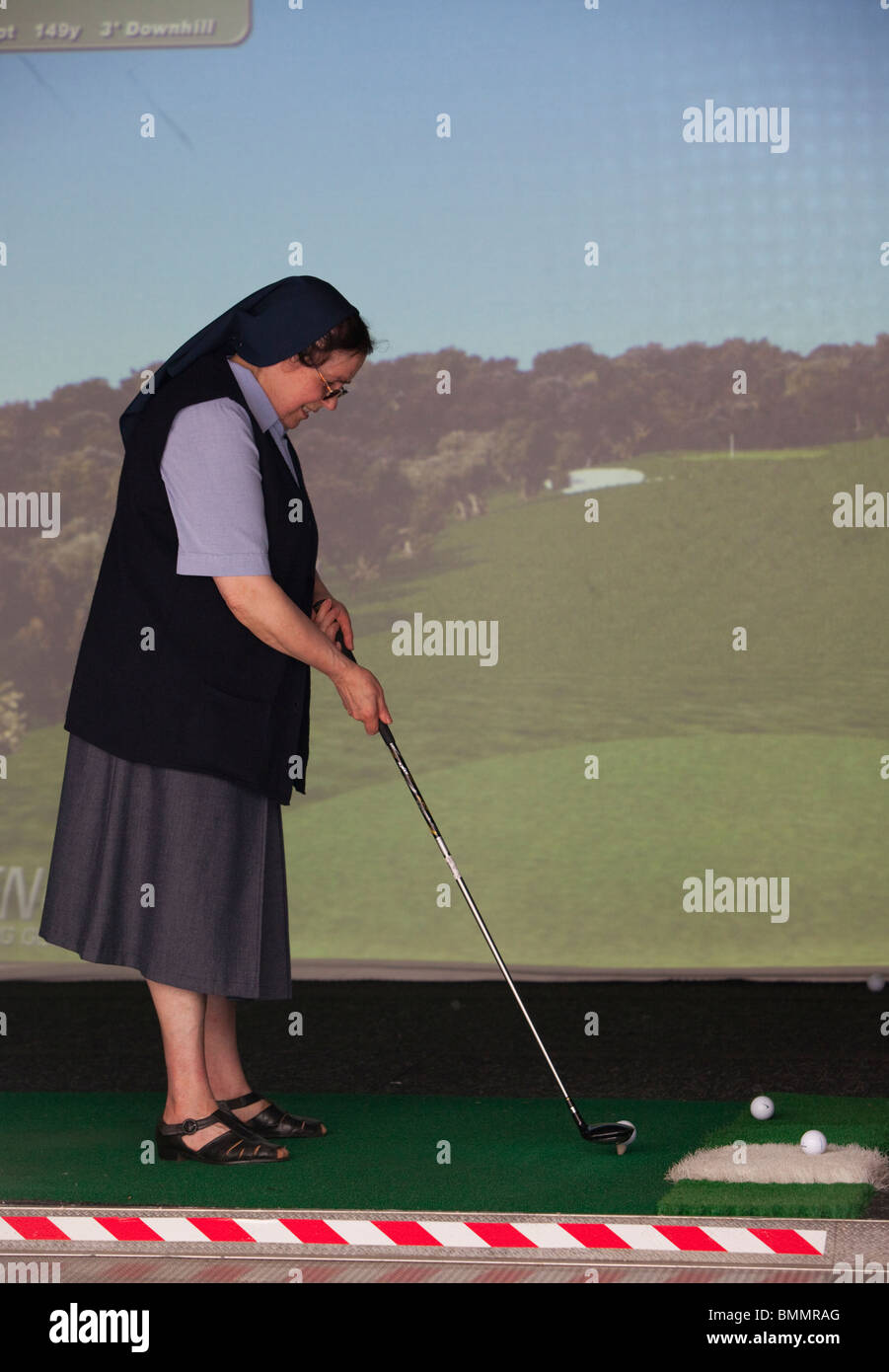 Nun hi-res stock photography and images - Alamy